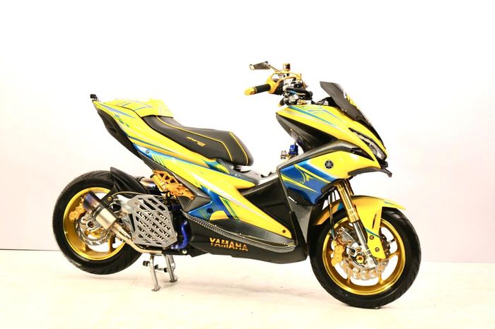 Tampil Sporty dan Punya Fitur Canggih, Yamaha Aerox Berkelir Kuning Ini ...