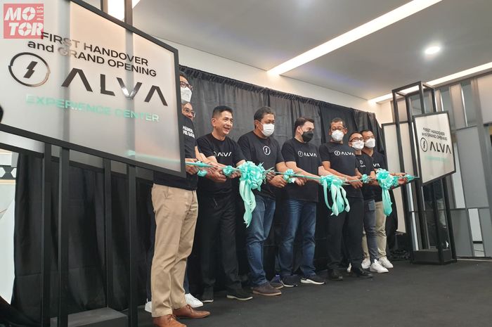 ALVA Resmikan ALVA Experience Center di SCBD, Siap Jual Motor Listrik ...