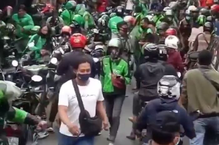 Debt Collector Mata Elang Kocar-kacir Lawan Driver Ojol di Mangga Besar ... Debt Collector Mata Elang Kocar-kacir Lawan Driver Ojol di Mangga Besar ...
