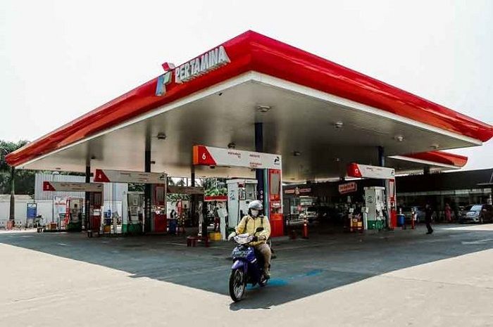 Mulai Hari Ini Harga Bensin Pertamina Ada yang Naik Rp 1000 Per Liter ...