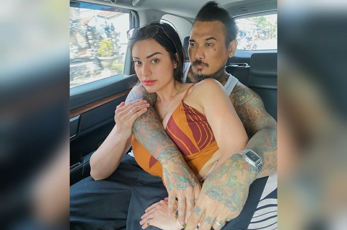 Nora Alexandra Pamer Kemesraan Usai Jerinx Bebas, Pernah Naik Motor ... Nora Alexandra Pamer Kemesraan Usai Jerinx Bebas, Pernah Naik Motor ...