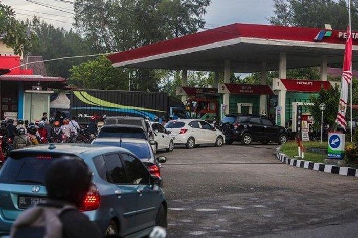 Terbaru Harga Bensin Pertamina Hari Ini Pertamax Jadi Rp 12.950 Per ...