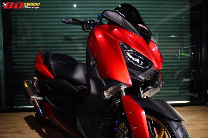Merah Merona, Modifikasi Motor Yamaha XMAX Spek Sultan Atas Bawah ...