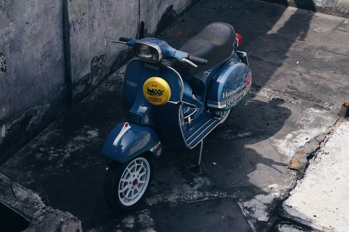 Modifikasi Motor Vespa PX Banci Kolaborasi Rawtyperiot dan UNKL347 ...