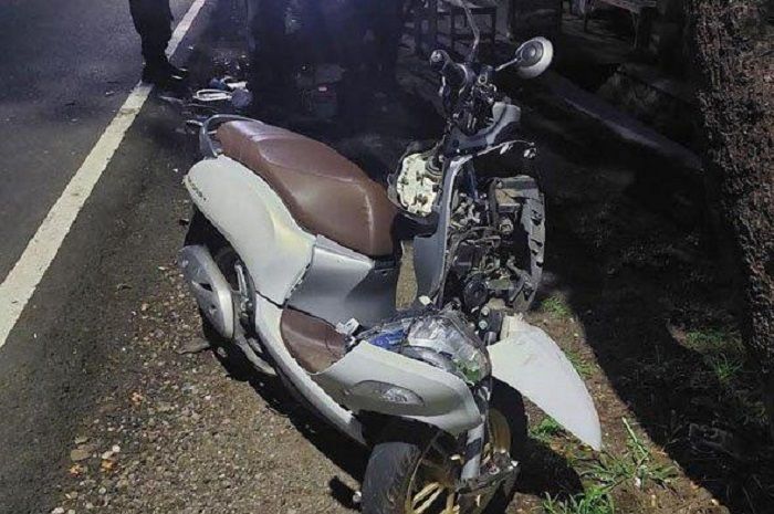 Kecelakaan Adu Banteng Honda Vario Vs Scoopy Di Kediri Dua Pemotor