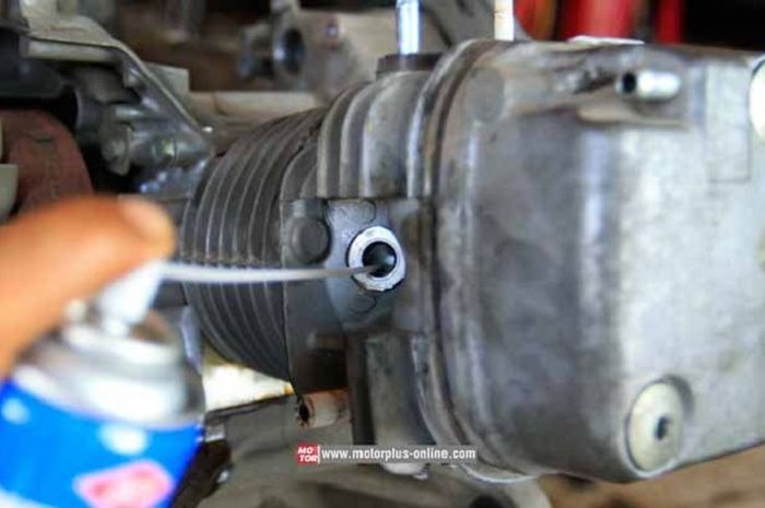 Jangan Sembarangan, Begini Cara Menggunakan Engine Cleaner di Mesin ... Jangan Sembarangan, Begini Cara Menggunakan Engine Cleaner di Mesin ...