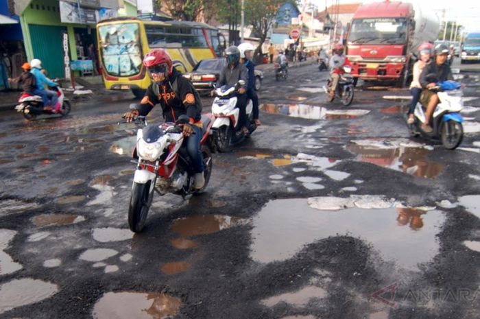 Yuk Minta Ganti Rugi Bila Kecelakaan Karena Jalan Rusak Ini Pasalnya