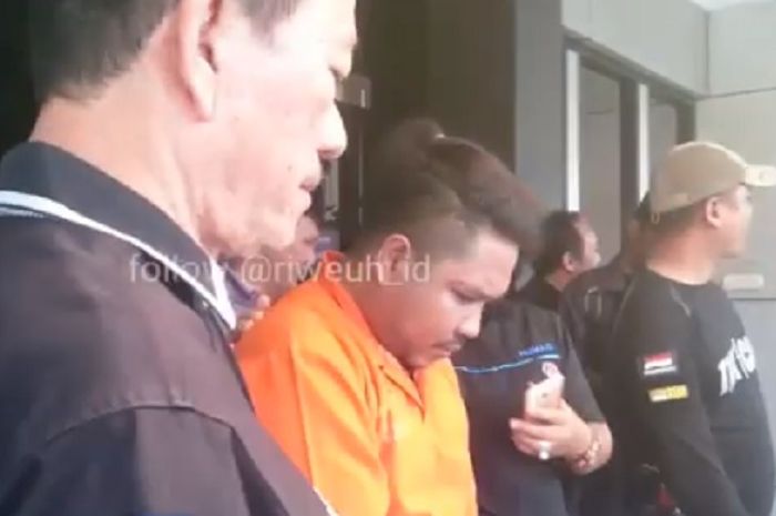 Brutal! Debt Collector Lagi-lagi Berulah, Pukul dan Tusuk Polisi Pakai ... Brutal! Debt Collector Lagi-lagi Berulah, Pukul dan Tusuk Polisi Pakai ...